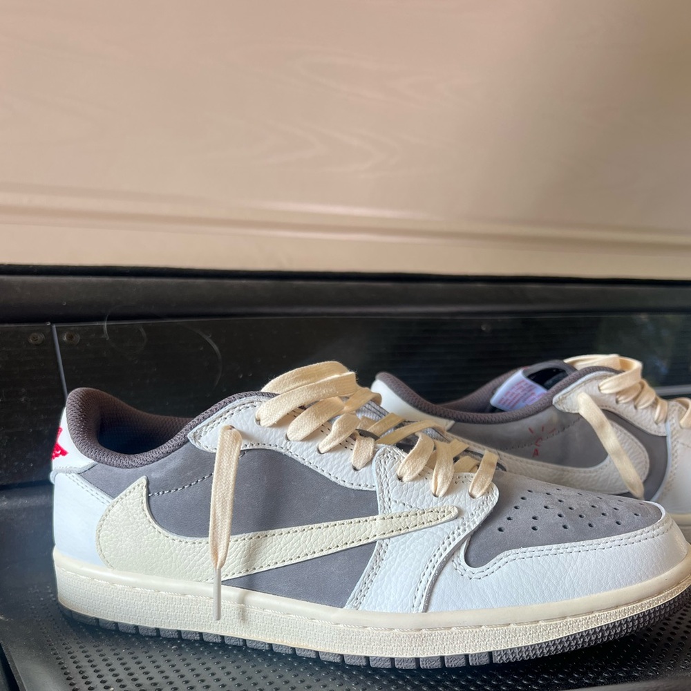 Brand new Travis Scott - Gem